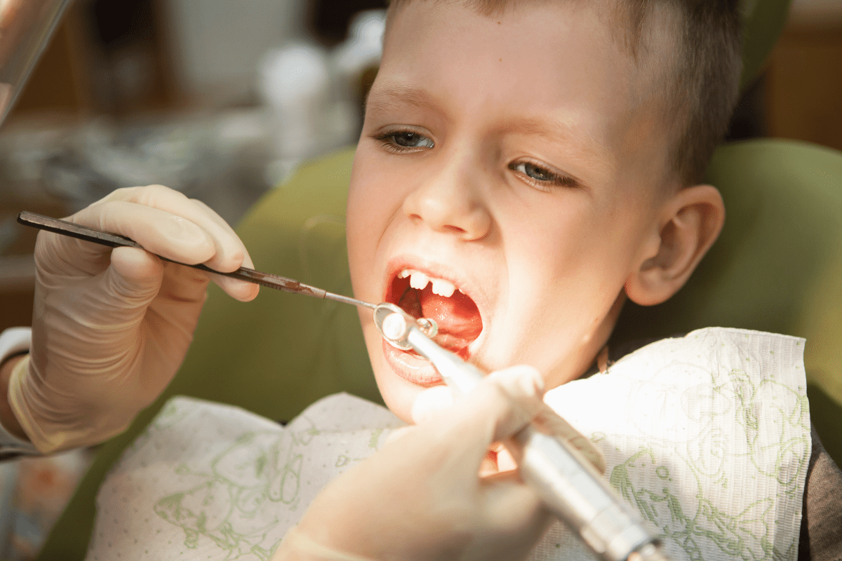 Dientes negros en niños: posibles causas y cómo actuar - Simon Blas